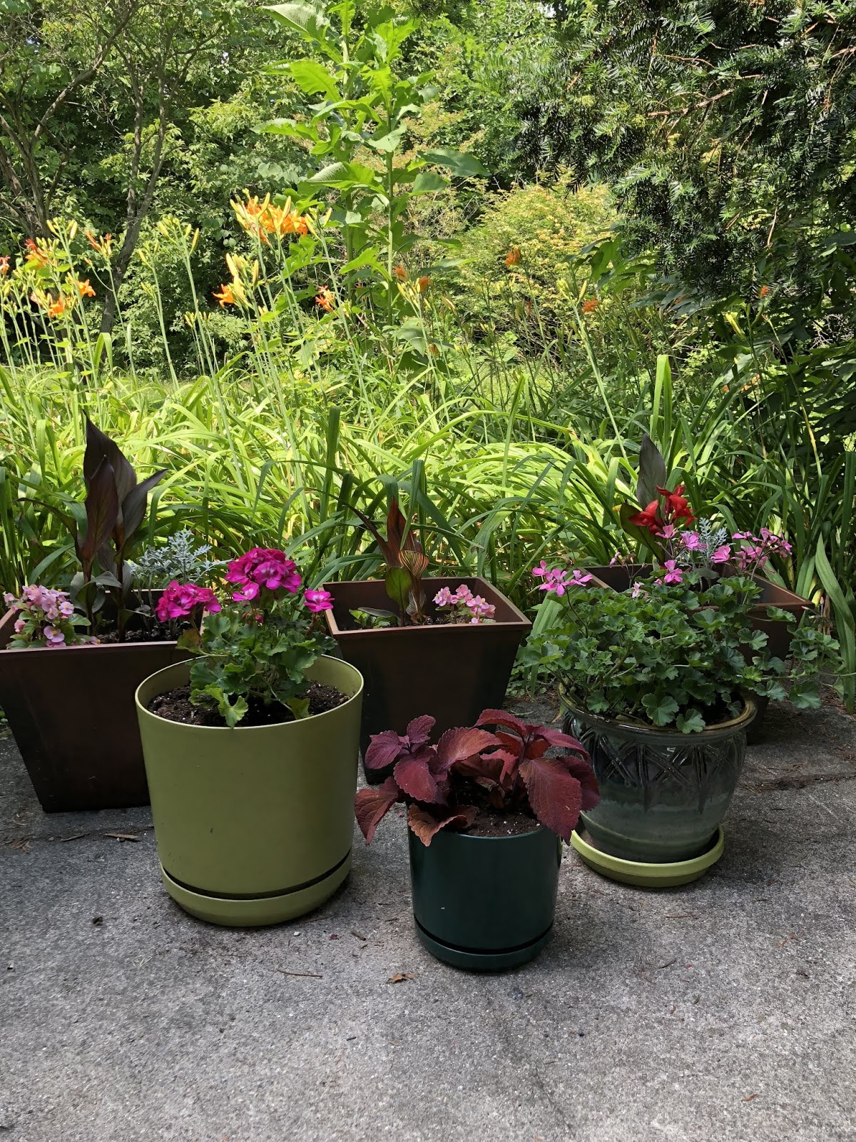 Dressing the side patio with salvaged chairs