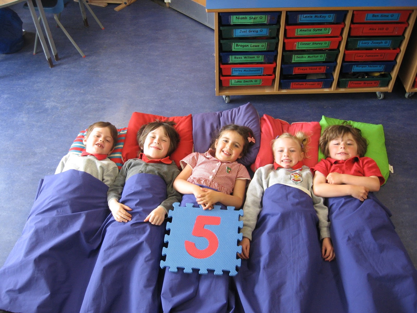 Let's be Artists in Mathematics: TEN IN THE BED by P1