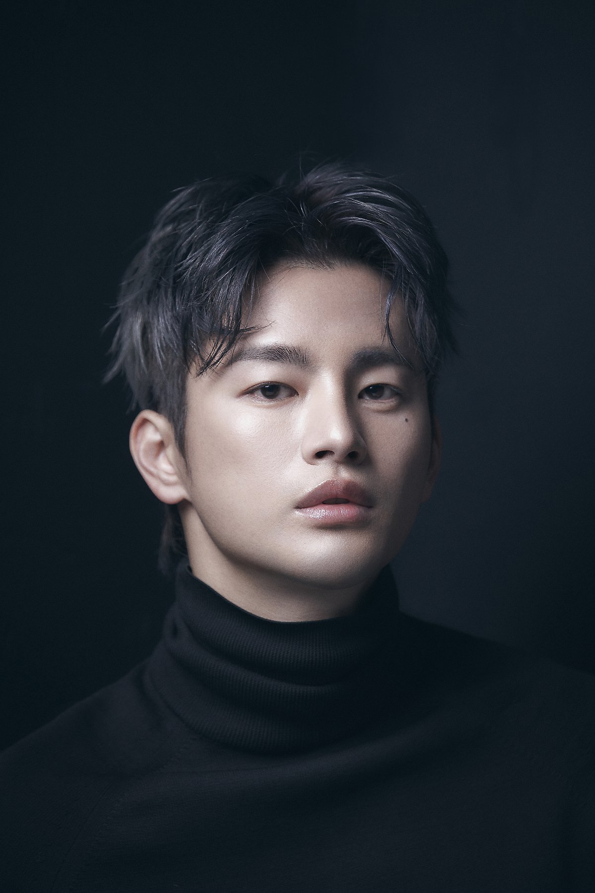Seo In Guk released new profile picture after 3 years ~ Suga style