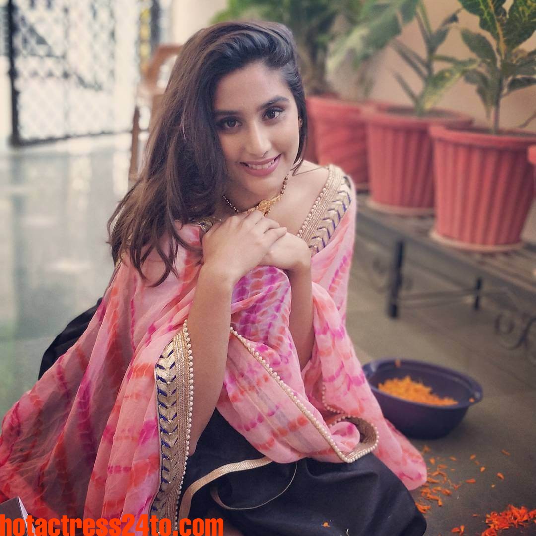 Khul Ja Sim Sim Actress Nikhita Chopra hot HD Photos and all you need ...