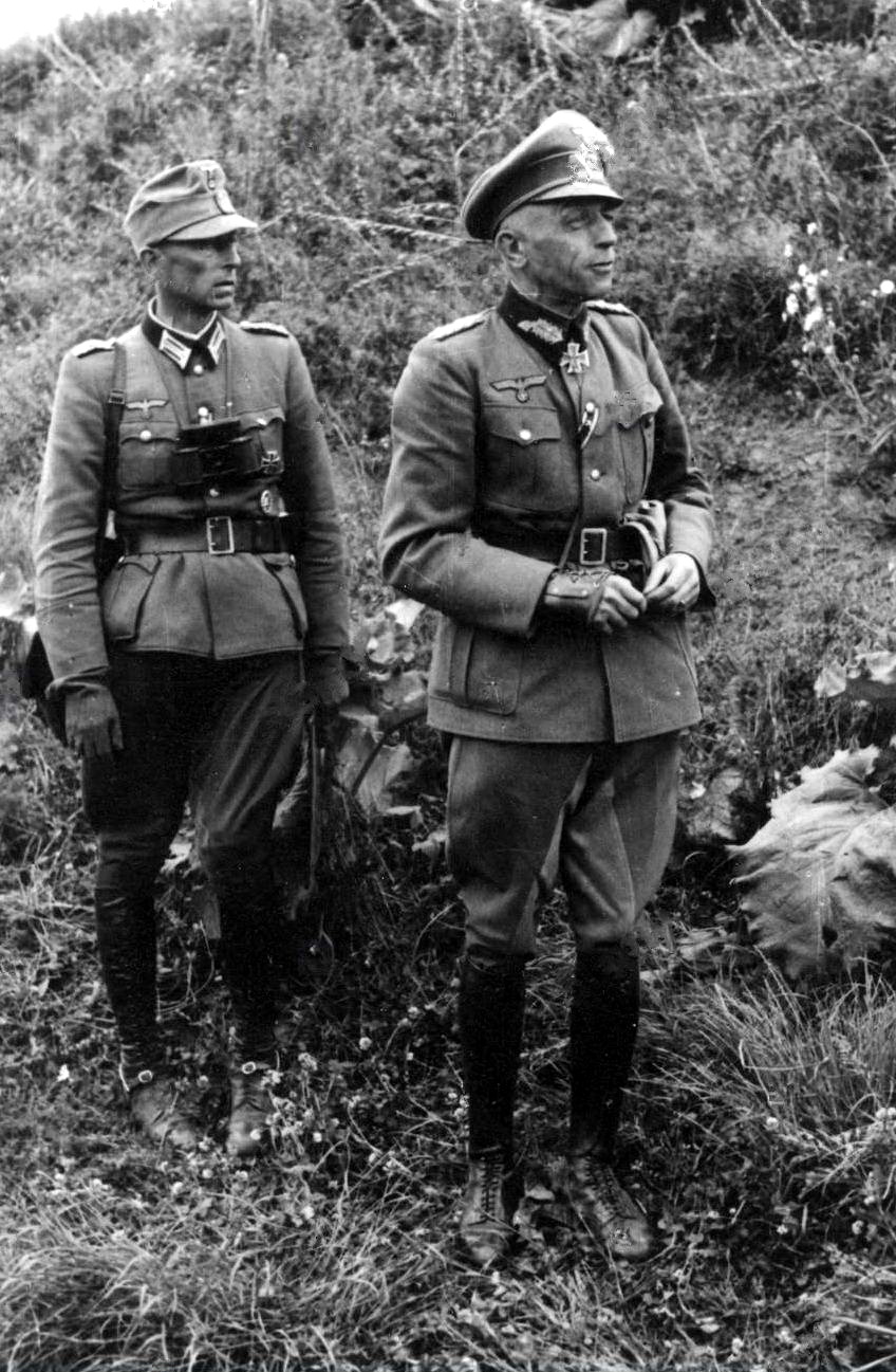 Ritterkreuzträger: Kurt von Briesen with His Troops