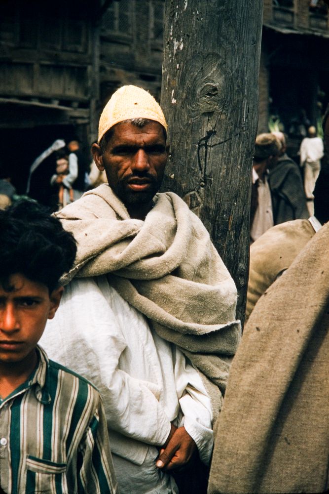 CHINAR SHADE : KASHMIR PHOTOGRAPHS OF BRIAN BRAKE.