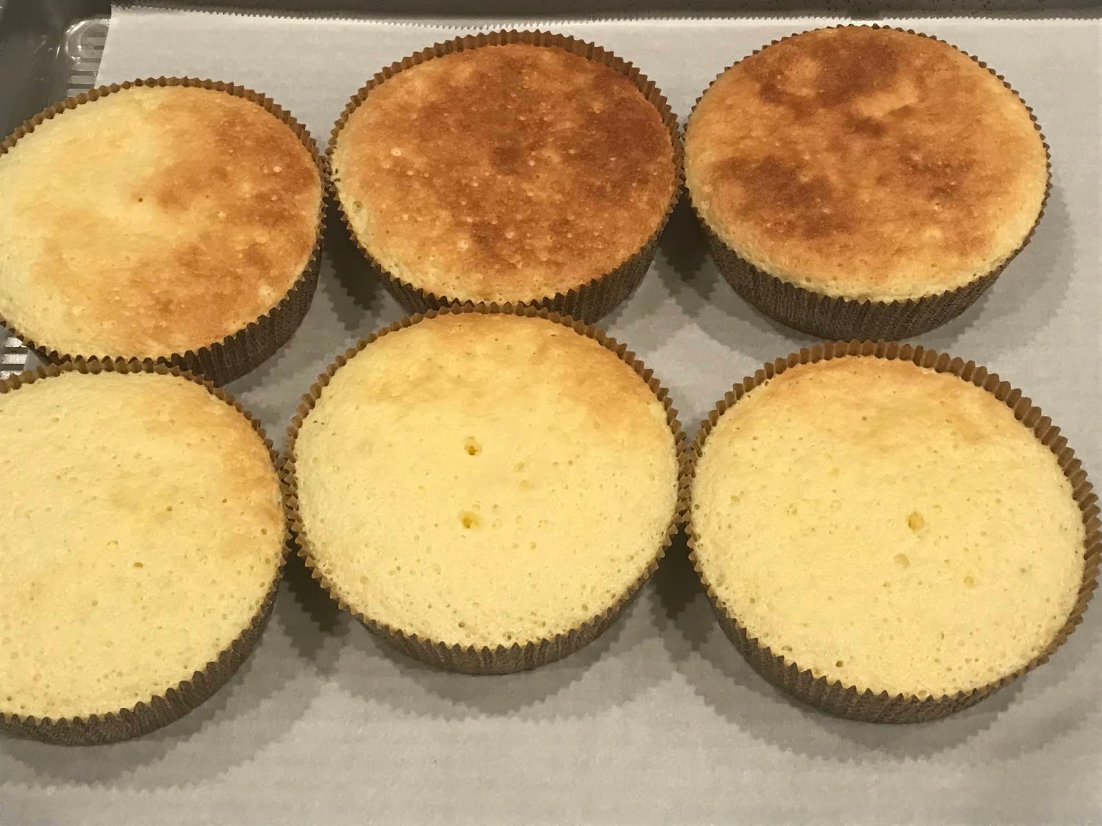 The Pastry Chef's Baking: Mamon (Filipino sponge cake)