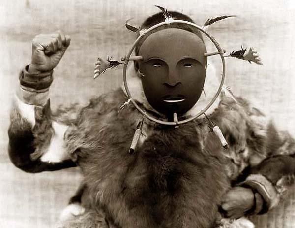 ESTAS DIVINIDADES PSIQUEMOLAN: ANGAKKUK : ENTRE LOS INUIT ES CURANDERO-A