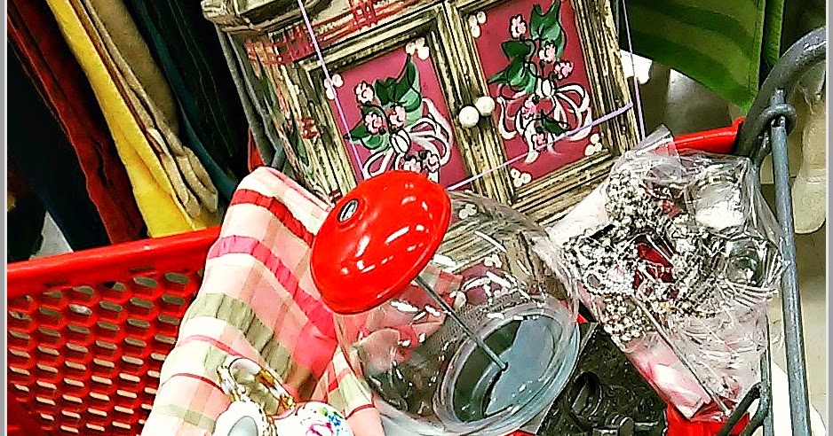 VINTAGE GUMBALL MACHINE BUTTON DISPLAY- | left2theimagination