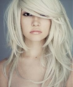 Culori de par blond argintiu