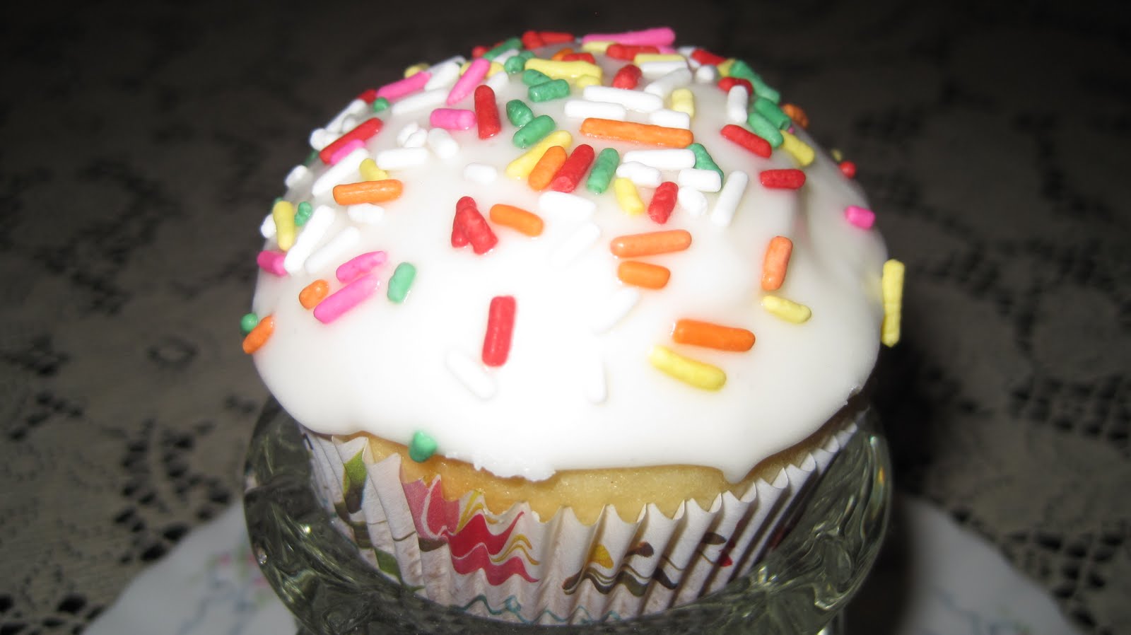 Cottage Cozy: A 1930's cupcake...