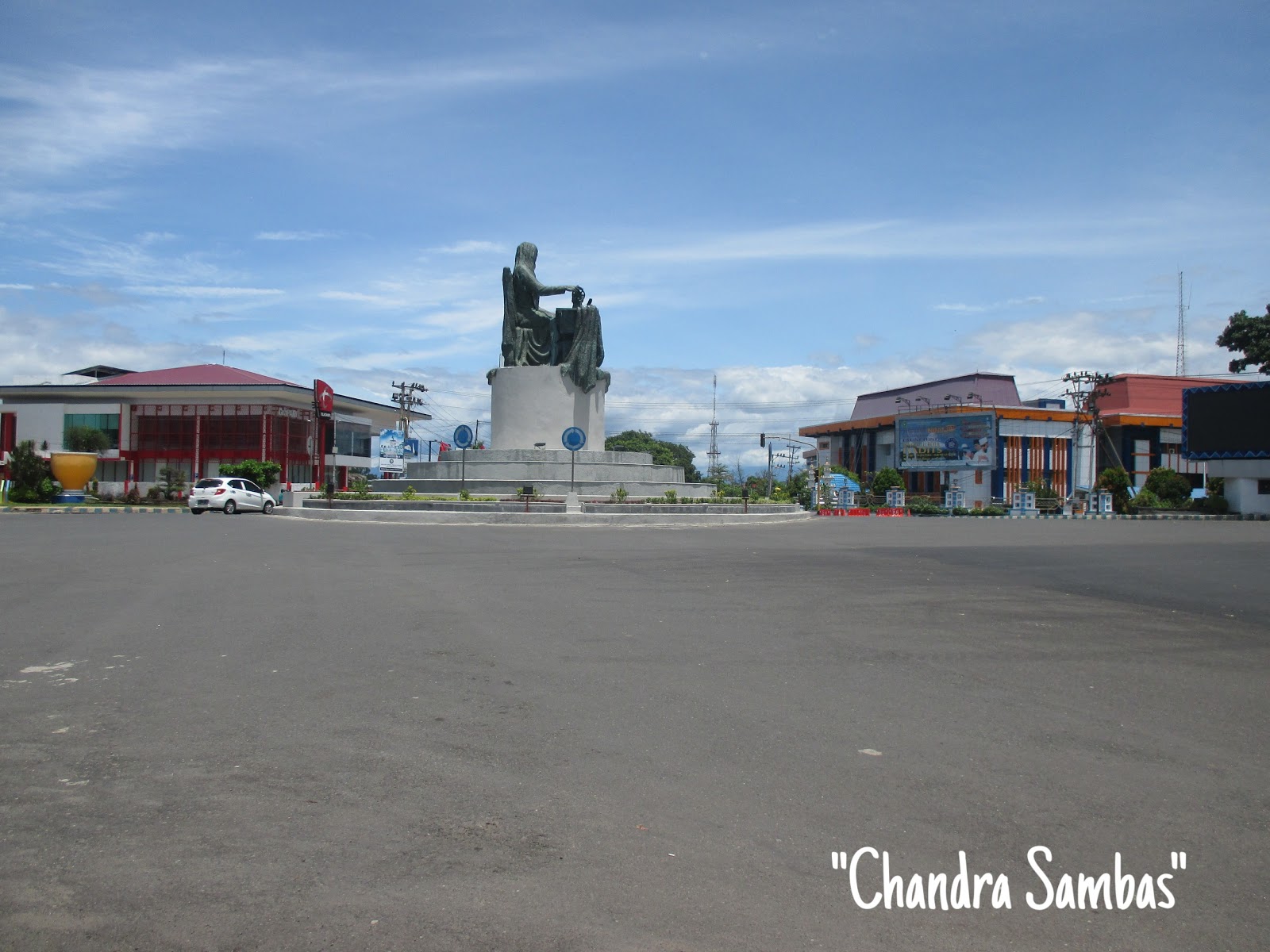 Berhenti Sejenak di Simpang Lima Ratu Samban | Backpacker Alam dan Sejarah