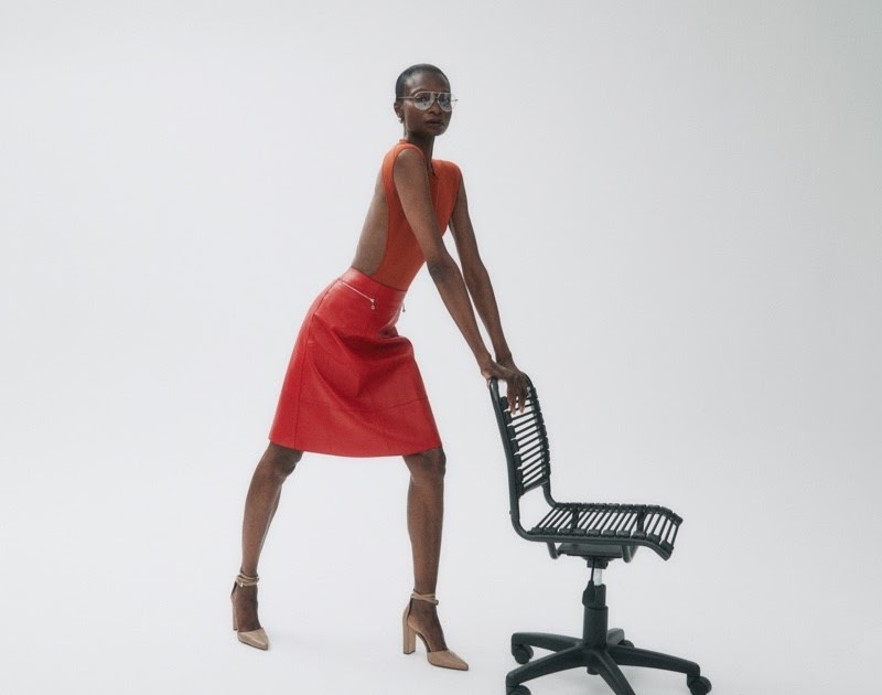 Hily Designs: Debra Shaw aparece en Vogue España modelando ropa para ir ...