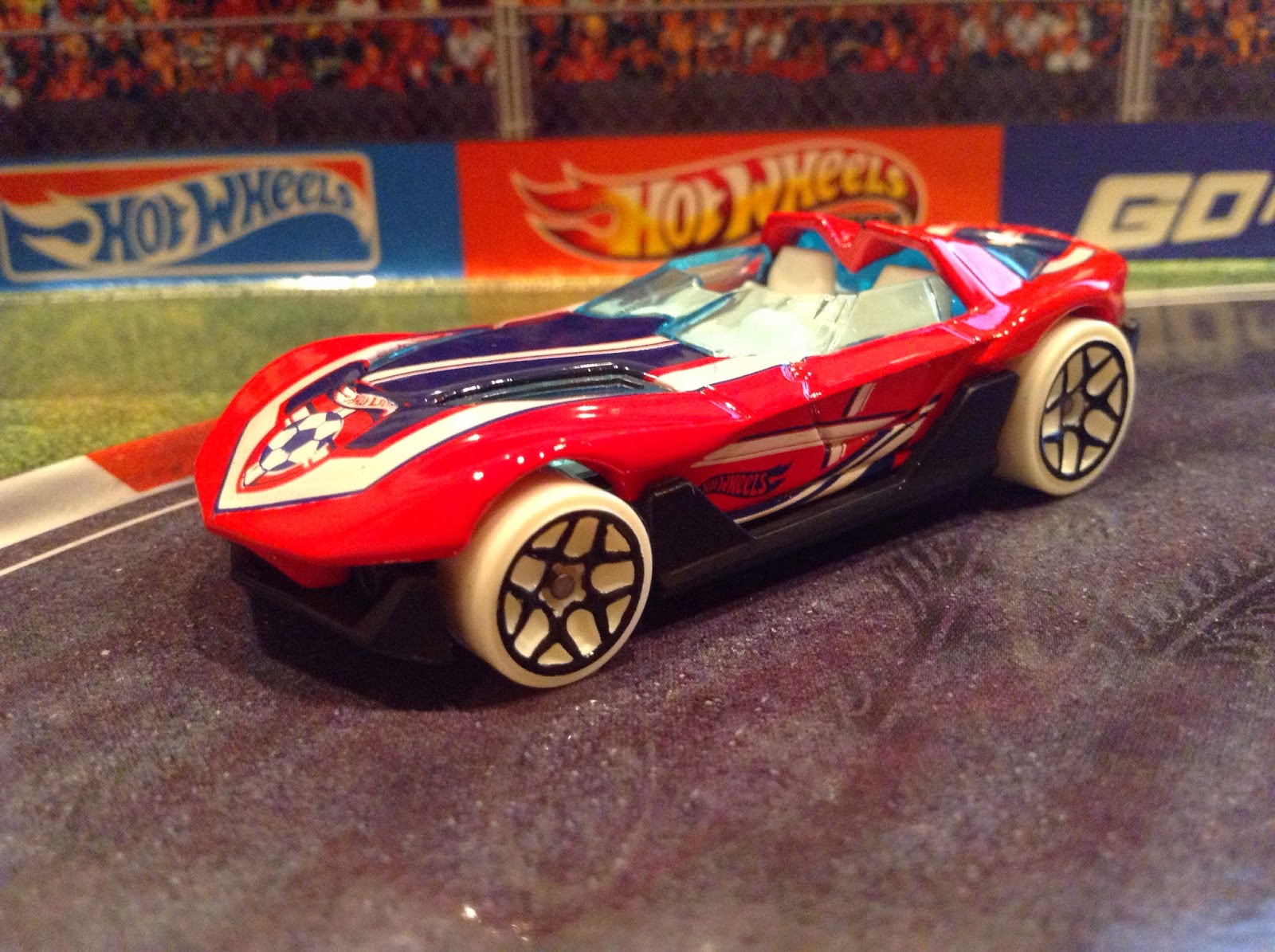 JULIAN'S HOT WHEELS BLOG: Fast Fish & Yur So Fast
