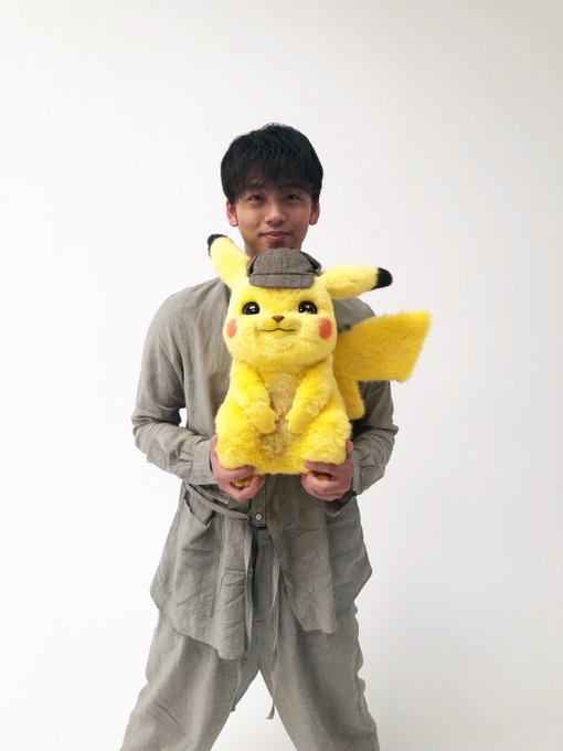 Ryoma Takeuchi Poses with Pikachu for the Japanese Dub of Detective ...