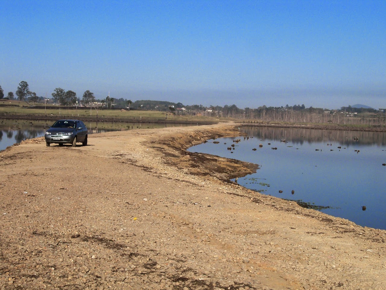 Obarrosoo: A represa de taiaçupeba na seca 2014