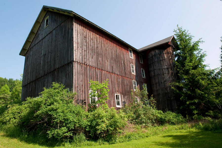 Life in the Slow Lane (The Pearl): Historic New York Barns