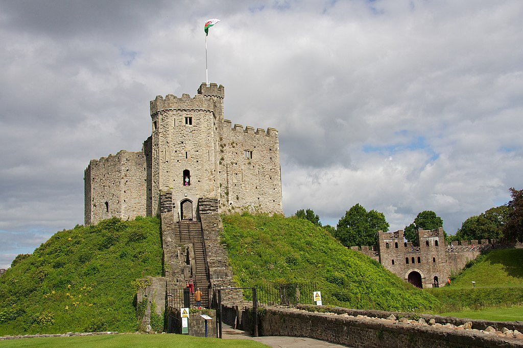 Building a Castle: The Shell Keep • Ann Marie Thomas, Author
