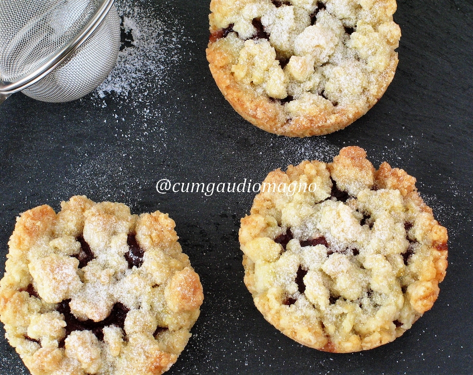 Cum Gaudio Magno: Crostatine sbricioline ai mirtilli rossi