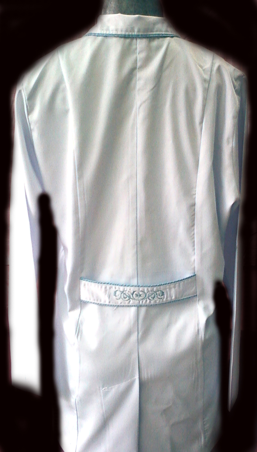 .: MODELO 001 BATAS MEDICAS CON VIVO Y BORDADO