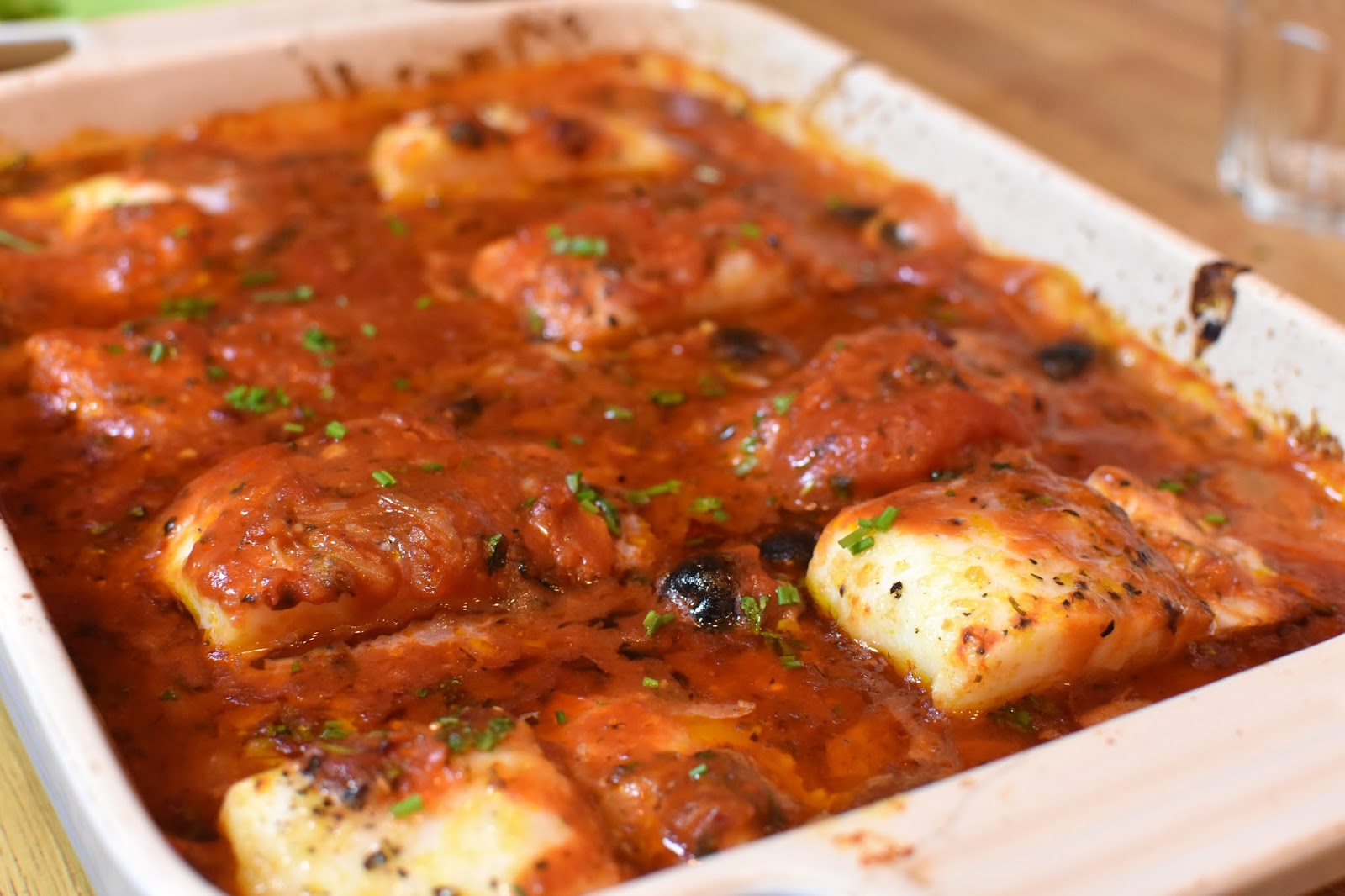 Læknirinn í eldhúsinu : Dásamlegur saltfiskur í hvítlaukstómatsósu með ...