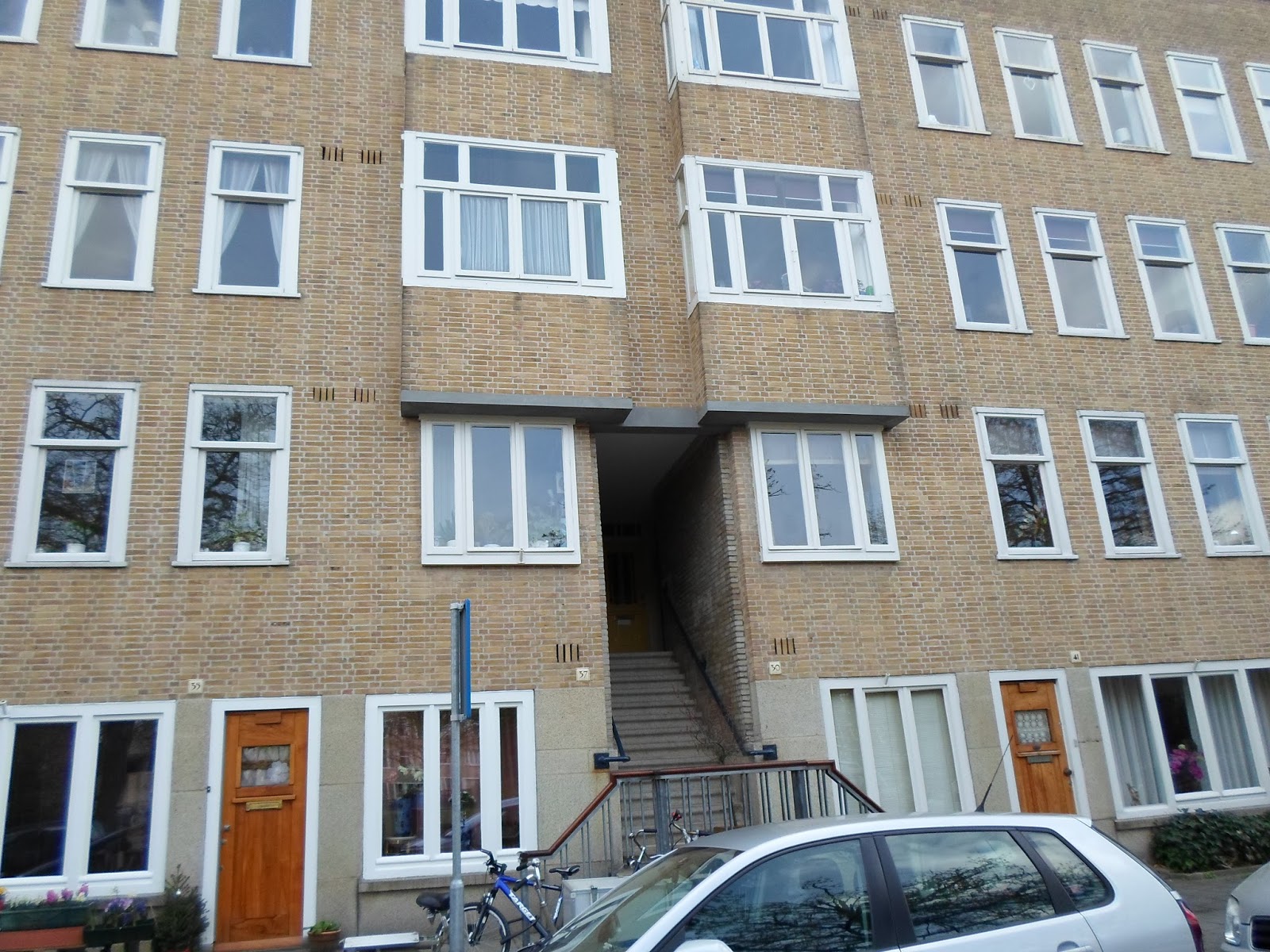 LE PAGINE BIANCHE DI ANNE FRANK: LA VERA CASA DI ANNE FRANK ...