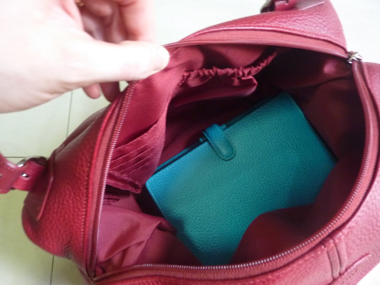 Bags - Can you ever have enough?: Filofax Finchley Expandable Tote Bag