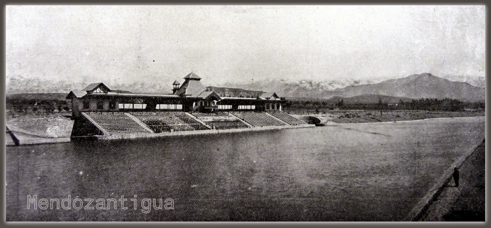 Lago del Parque General San Martín y Club Mendoza de Regatas (año 1920 ...