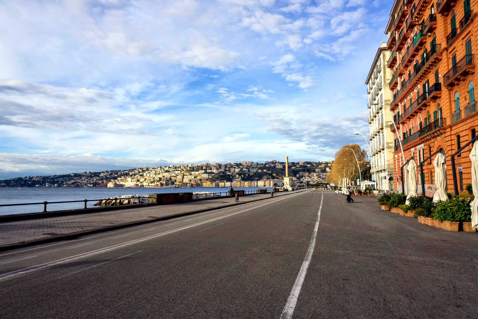 Il blog di Ciro Discepolo: Napoli, two pictures of via Partenope