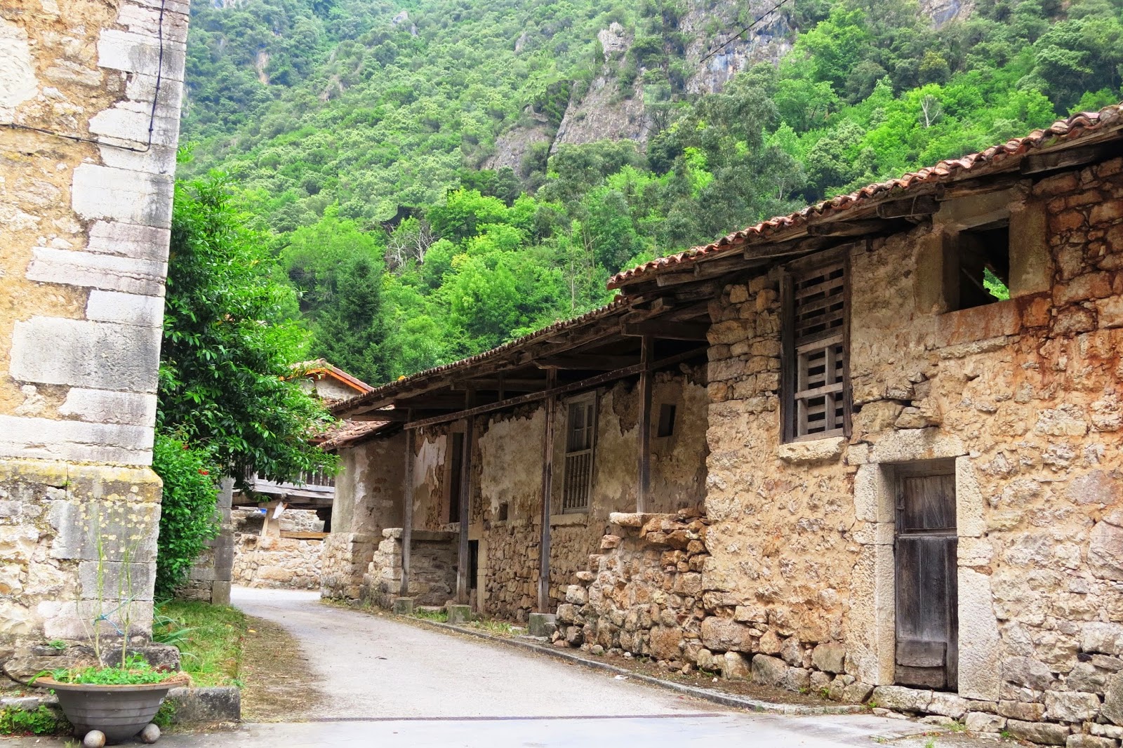Agüera-La Arena-Agüerina (Concejo de Belmonte de Miranda)