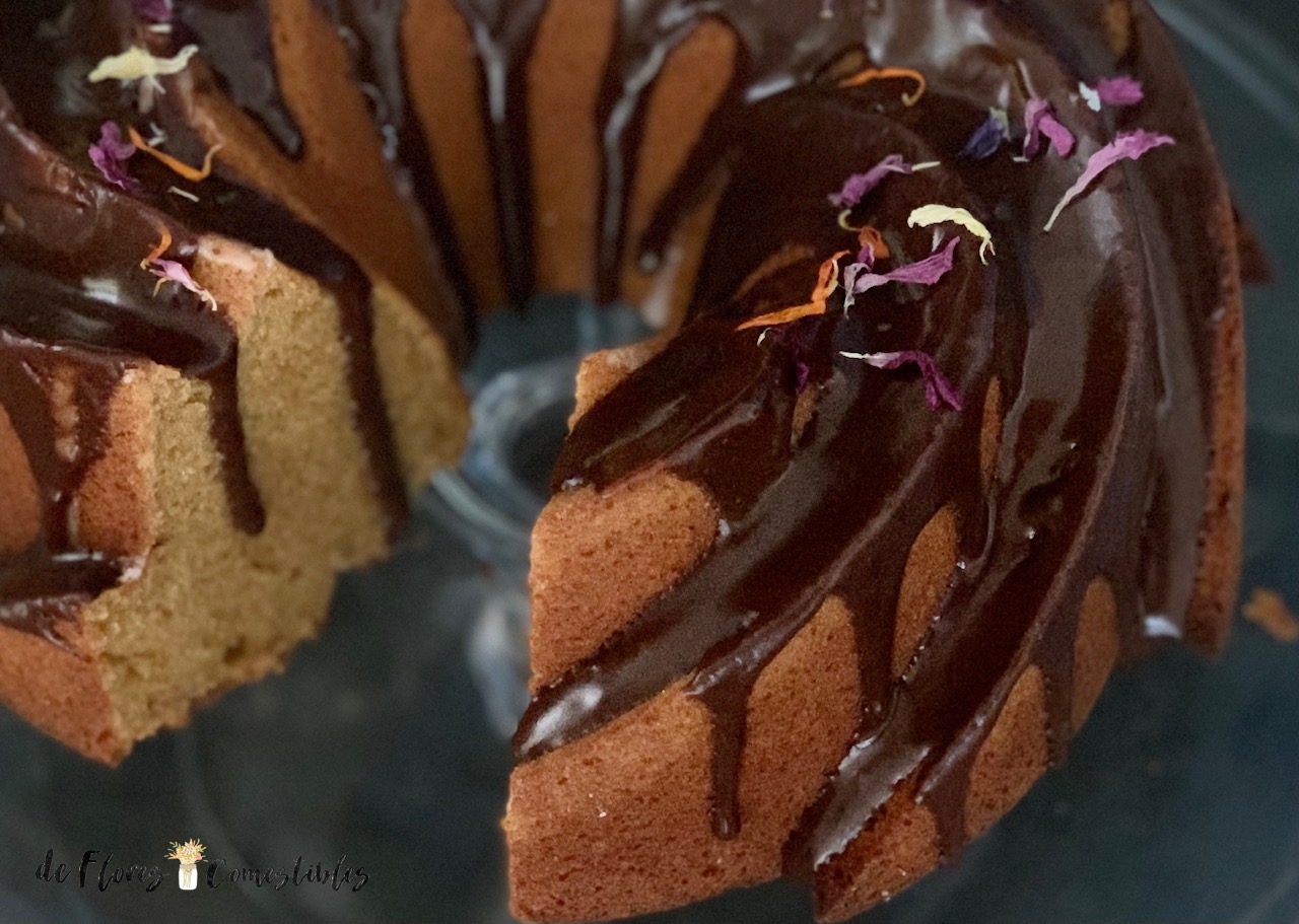 Queque de plátano y gofio. Flores comestibles deshidratadas. | De ...