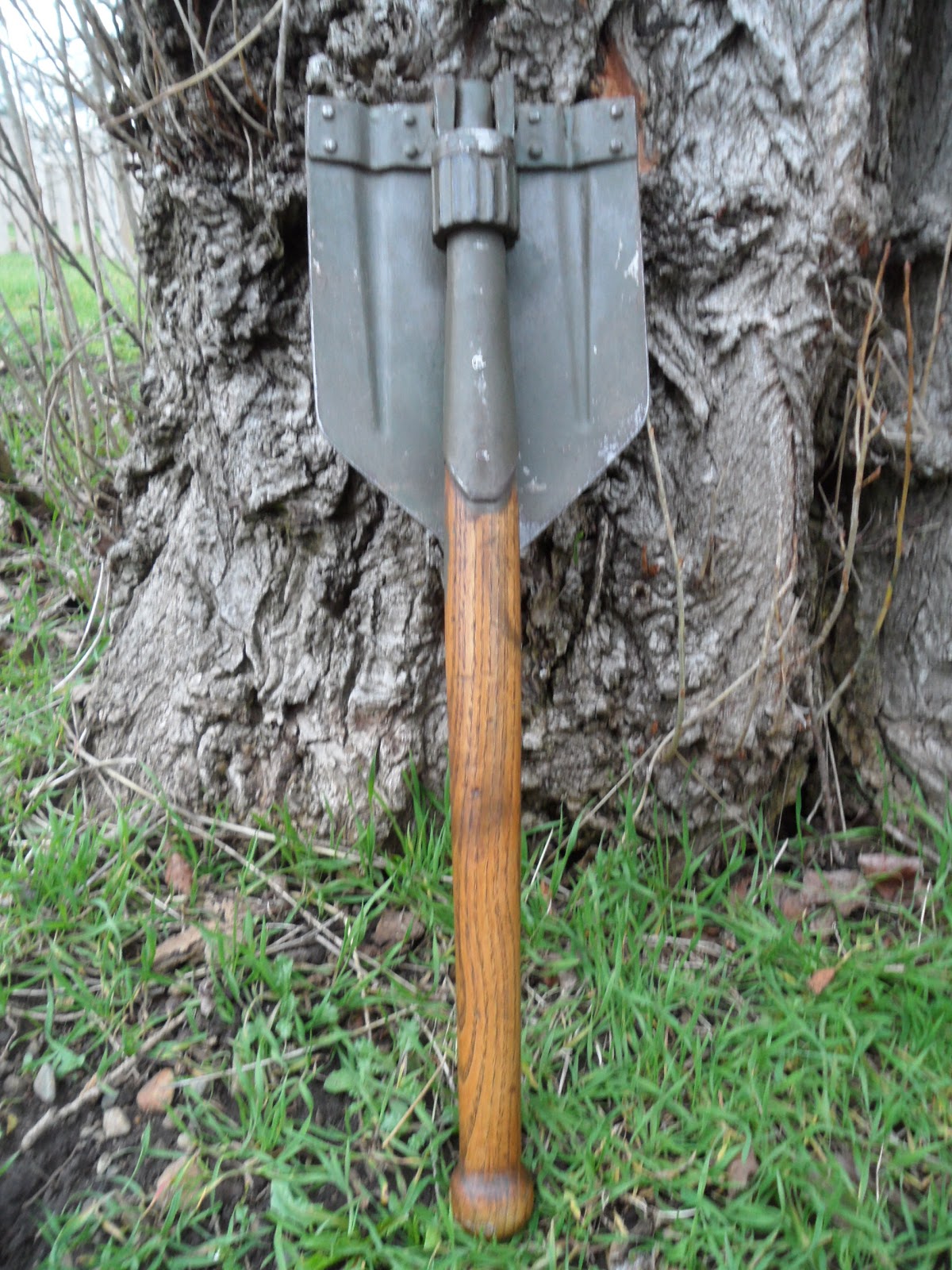 Four Bees: Dutch Army Shovel, Entrenching Tool, Folding Shovel, Post ...
