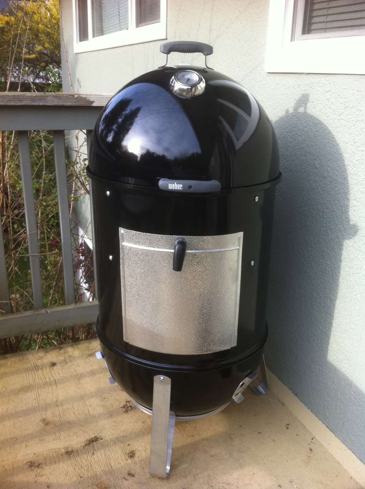 Weber Smoky Mountain BBQ : The Bullet!