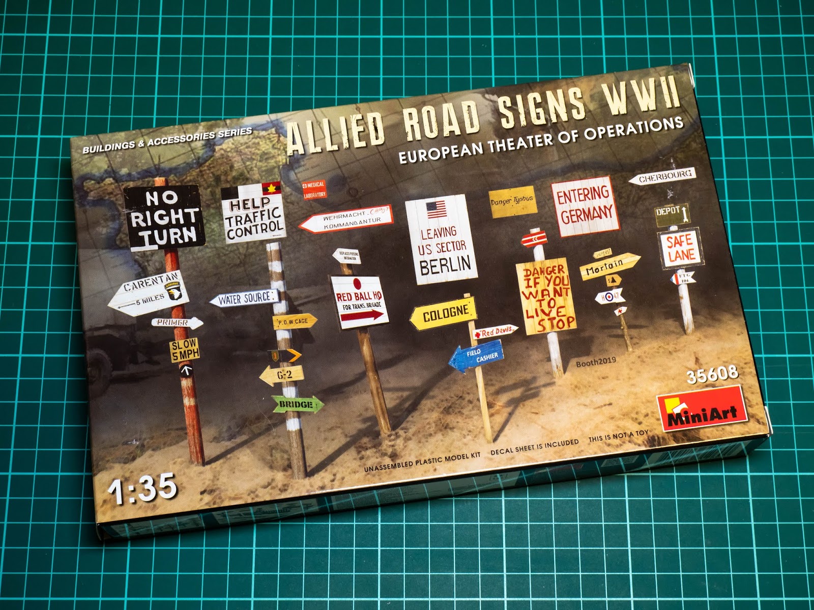Miniart 1/35 Allied Road Signs (35608) - DetailScaleView