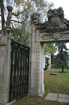 Toronto Fun Places: Enjoying the last colours at the Guild Inn Park and ...