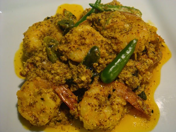 Ultimate Food Lovers: Shorshe Golda Chingri (Lobster in mustard sauce)