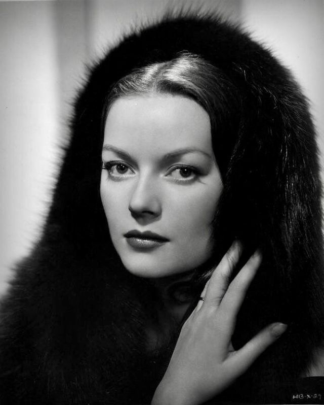 35 Gorgeous Photos of American Actress Hazel Brooks in the 1940s ...