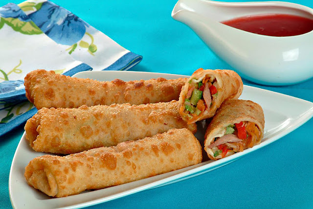 Rolinho Primavera Recheado ao molho Agridoce