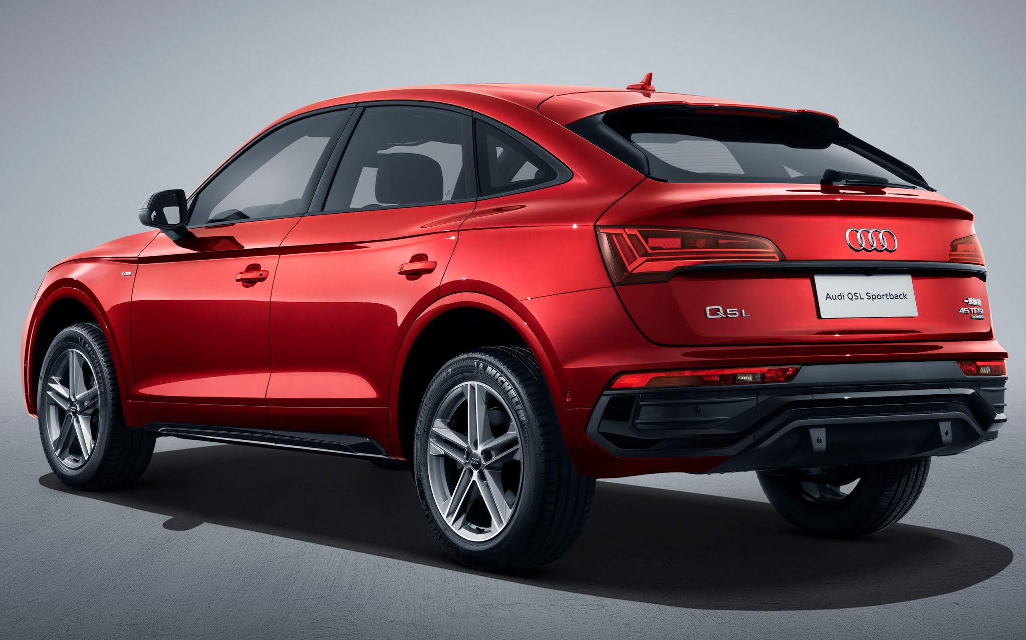 Audi Q5L Sportback é apresentado no Salão de Pequim