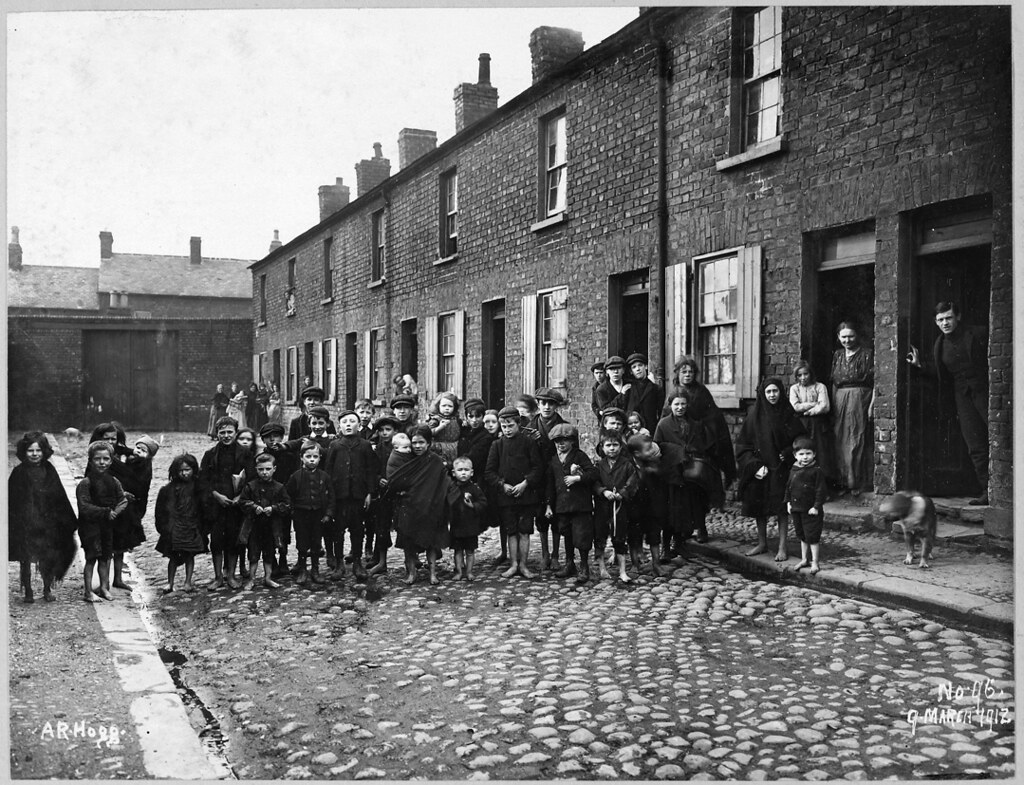 60 Amazing Vintage Photographs Capture Street Life in Belfast in the ...
