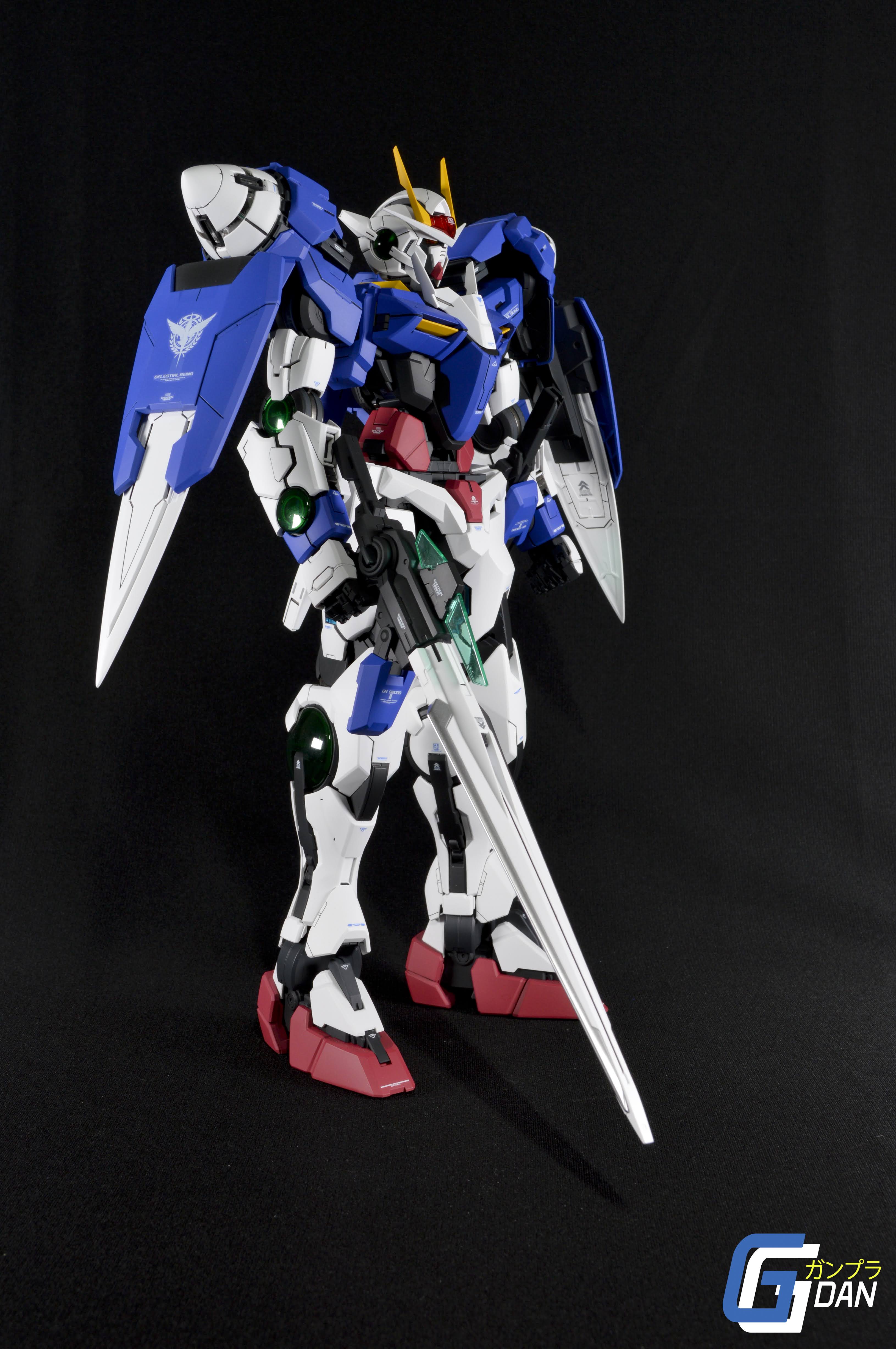 Perfect Grade Gundam 00 Raiser
