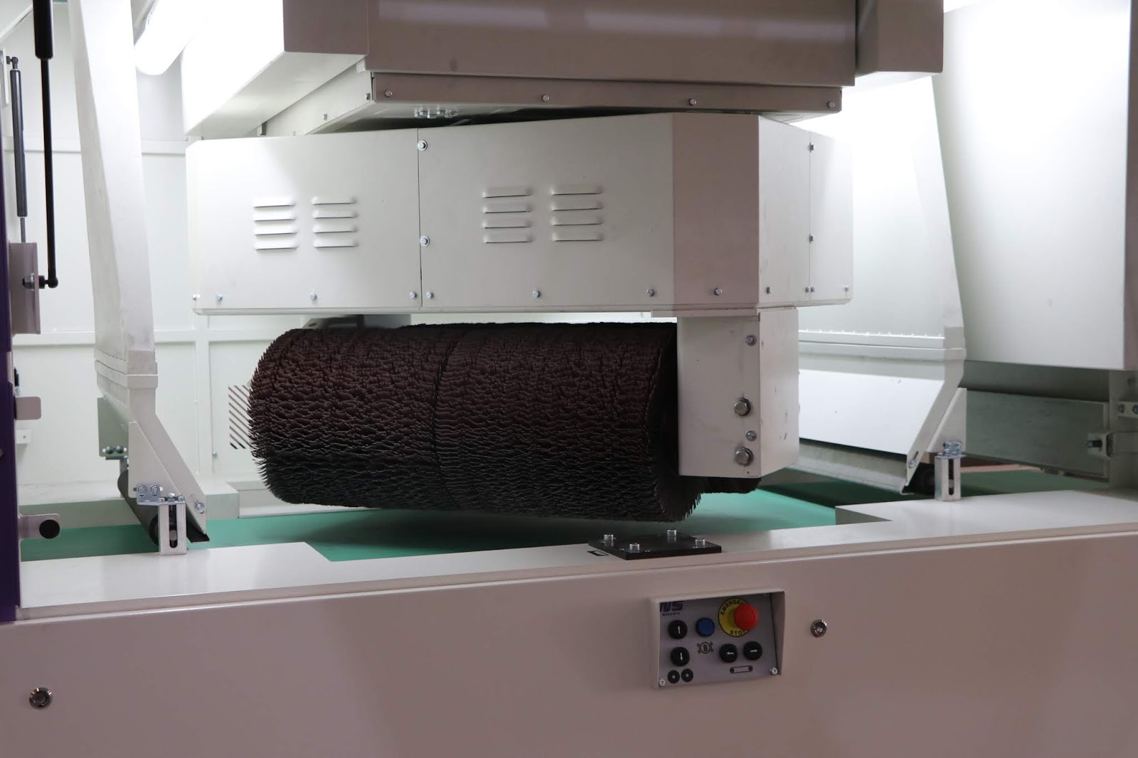 Sheet Metal Deburring Machines: Deburring Machine with Automatic Return ...