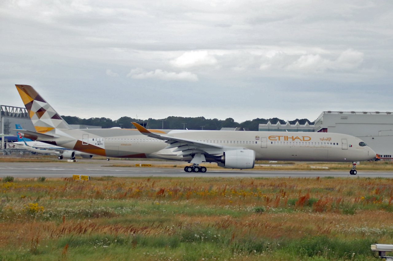 Airbus Hamburg Finkenwerder News: A350-1041, Etihad Airways, F-WZFO, A6 ...