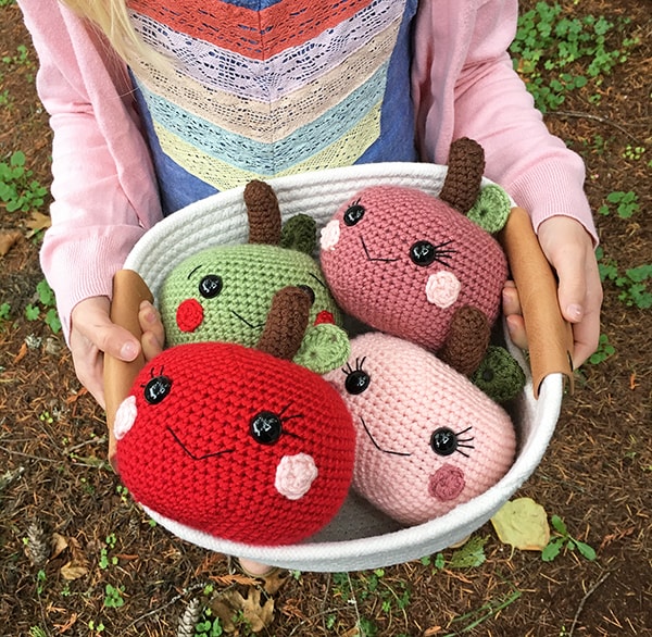 Free Crochet Apple Pattern - Grace and Yarn