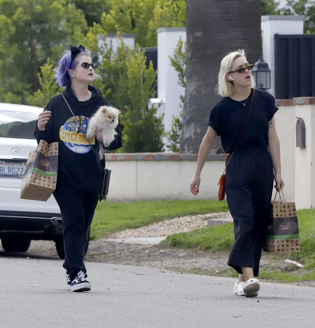 Kelly OsbourneClicked Outside with Her Dog in Los Angeles 29 Mar -2020