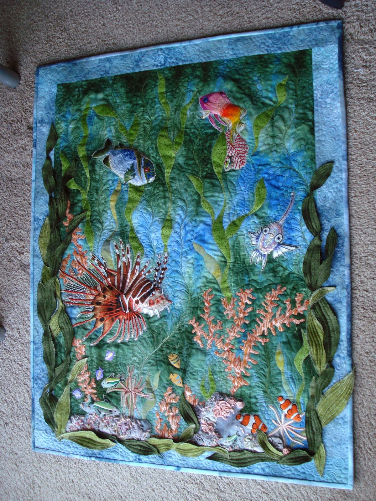 The Nifty Stitcher: Hand Embroidered Tropical Fish Wall Hanging - Finished!