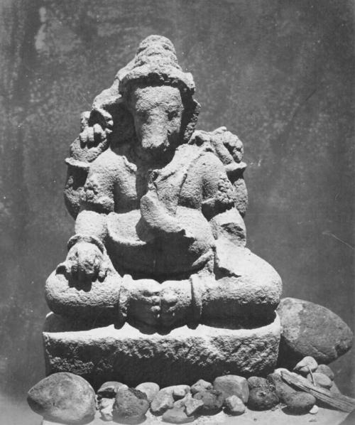 Arca Zaman Hindu Buddha di Bandung