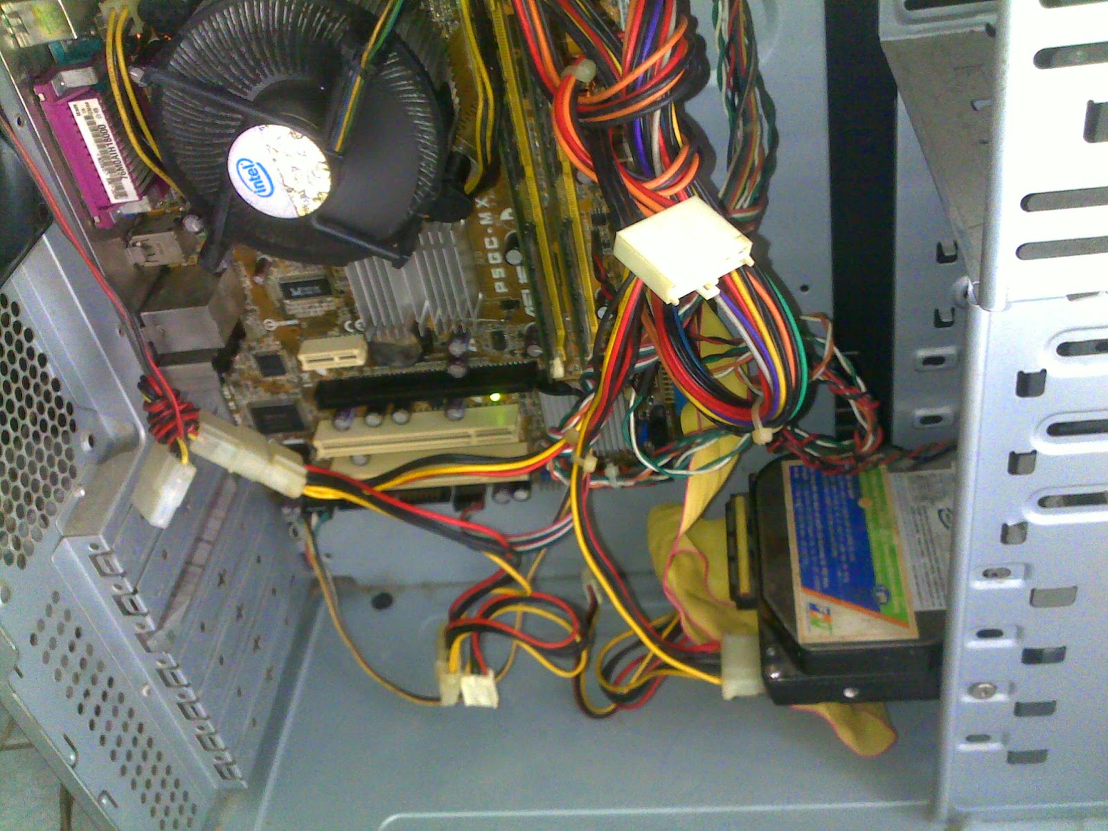 Thùng cpu case delux ram 2gb bus 800 - TG corp