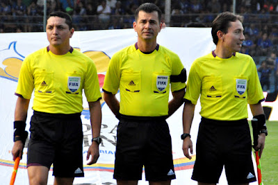 El Fútbol: Los Árbitros