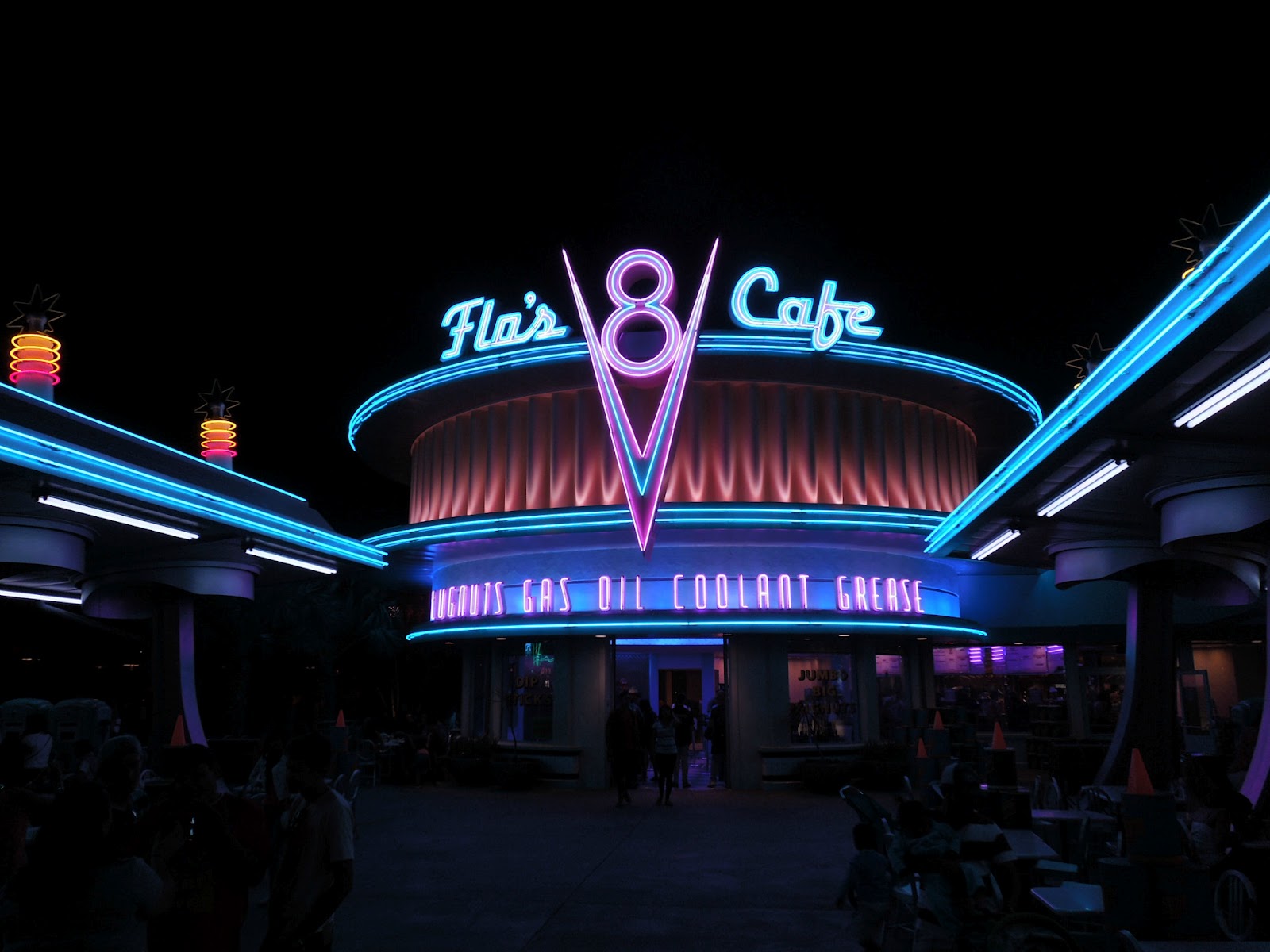 A CuterMouse View of Cars Land: Flo's V8 Cafe