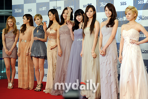 SuPer StaRs: SBS 2011 Gayo Daejun- Girls' Generation Red Carpet