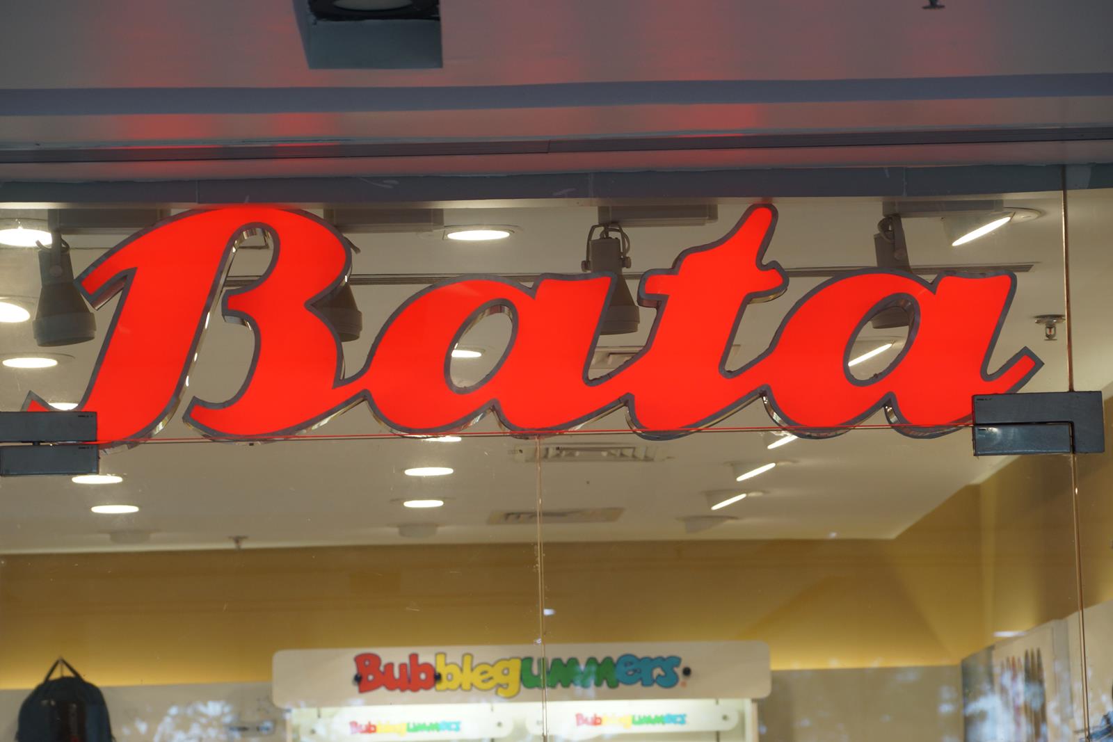 Unique selling point ,swot analysis and many more about Bata....!!!!