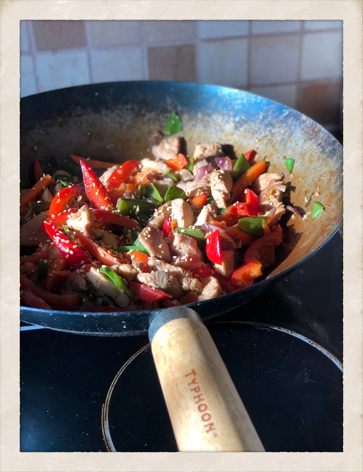 Malin's Diner: KYCKLINGWOK MED SESAM & HOISINSÅS