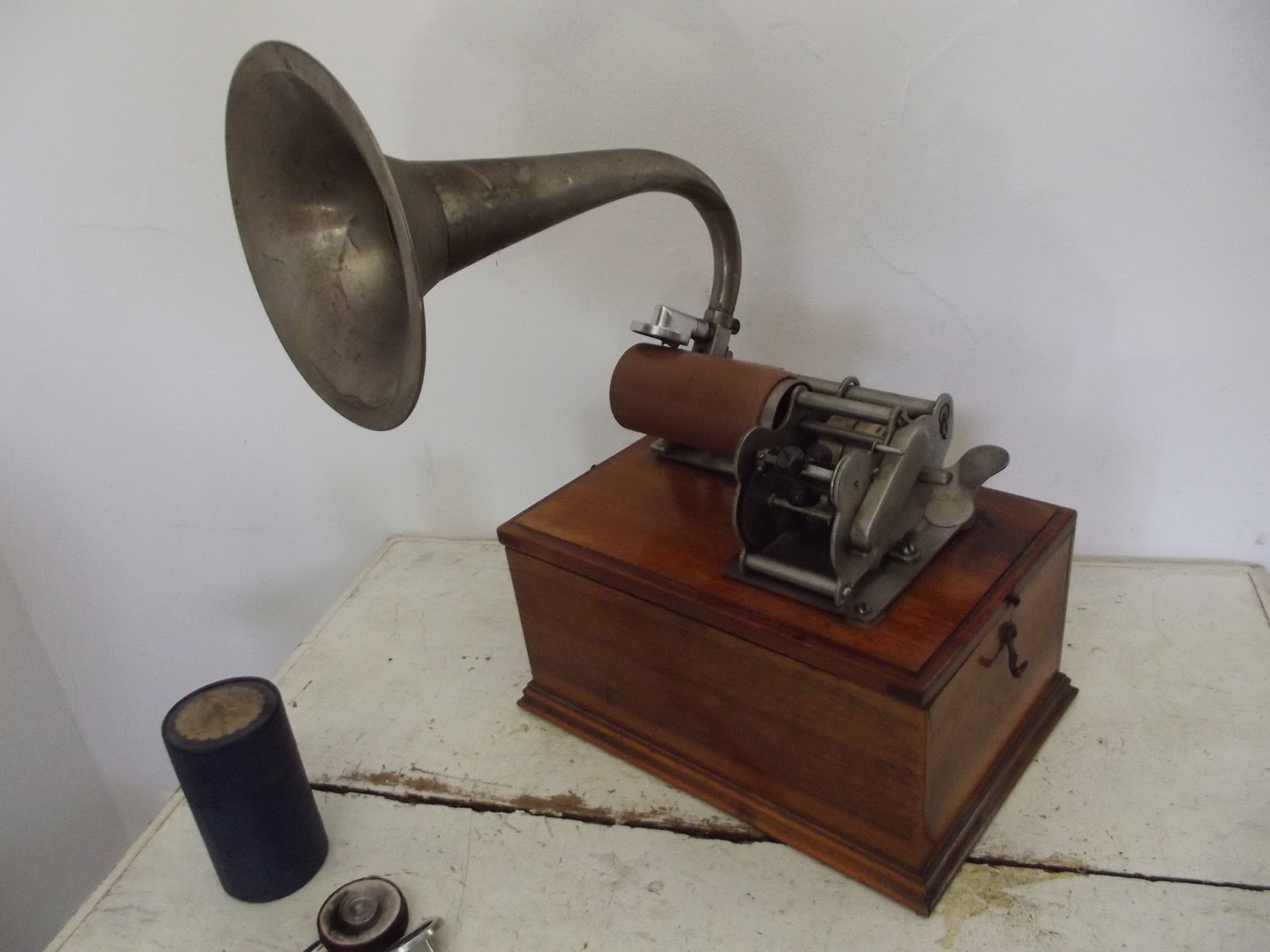 phonographe (gramophone) a cylindre (rouleaux de cire) a pavillon